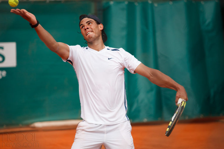 Lancer de balle au service : 6 astuces pour bien démarrer